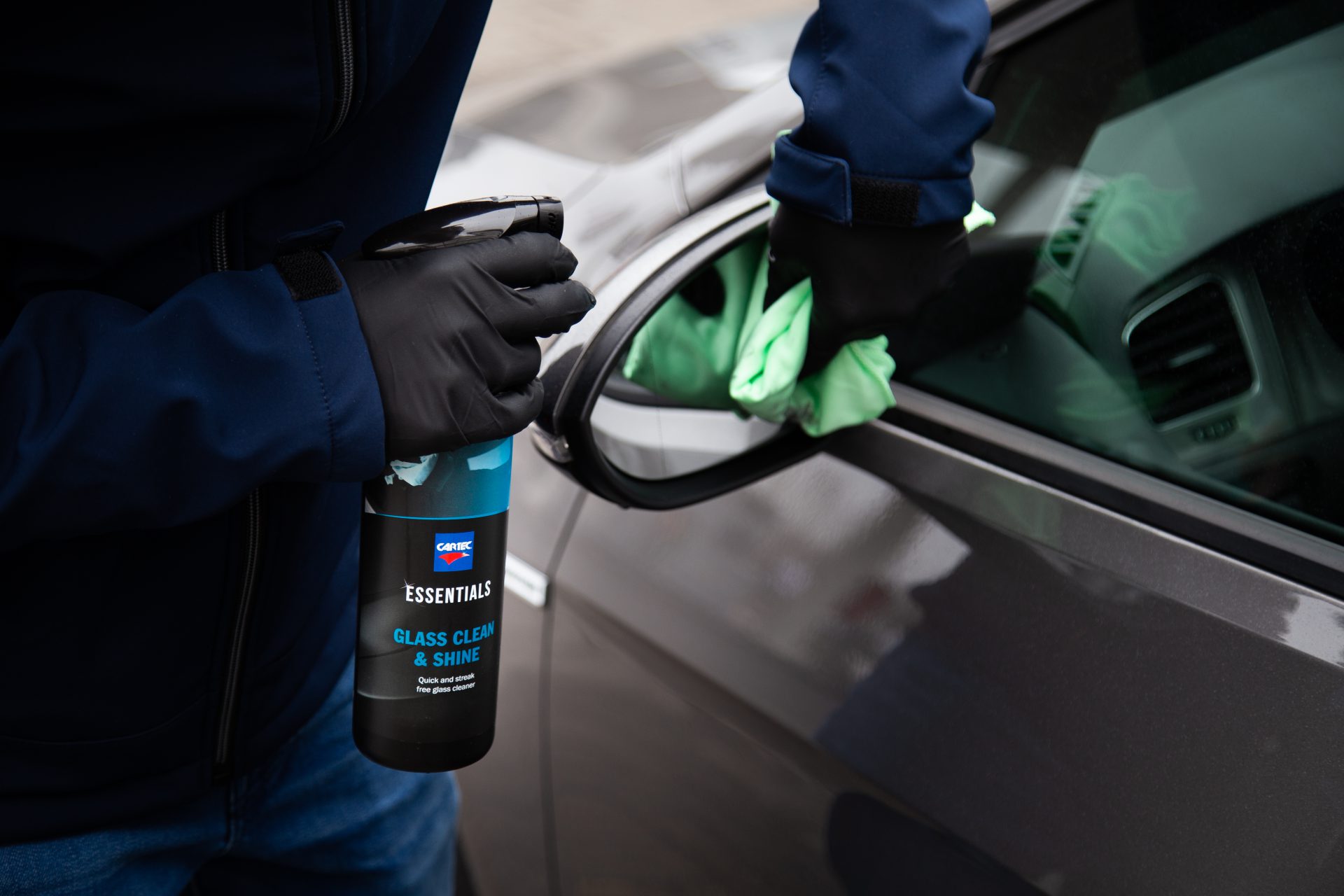 Car exterior cleaning with the Essentials - Cartec World