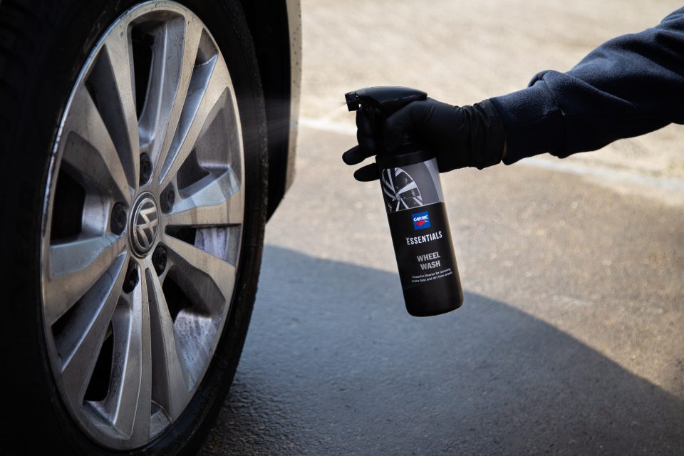 Car exterior cleaning with the Essentials - Cartec World
