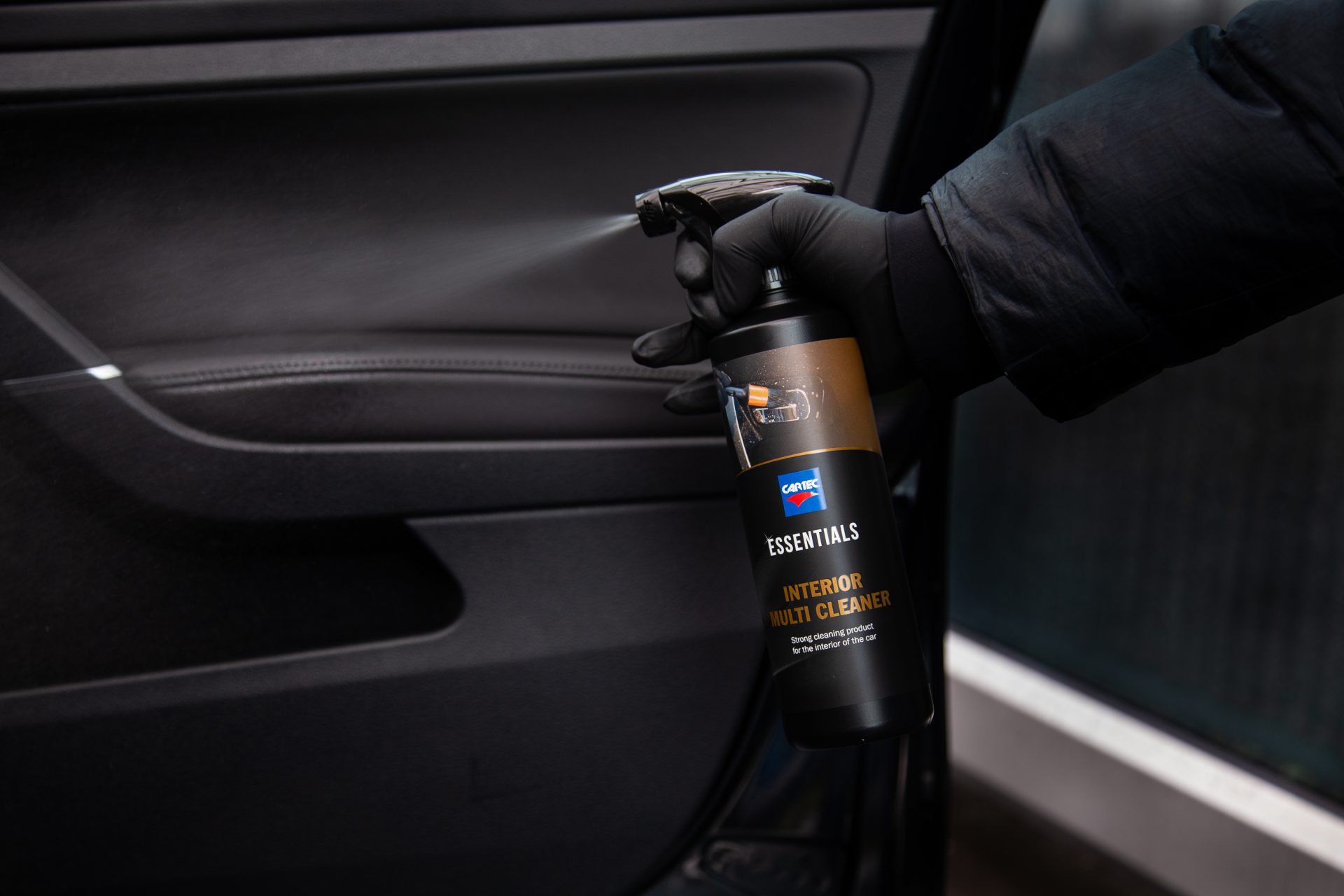 Cleaning the car interior with the Essentials - Cartec World